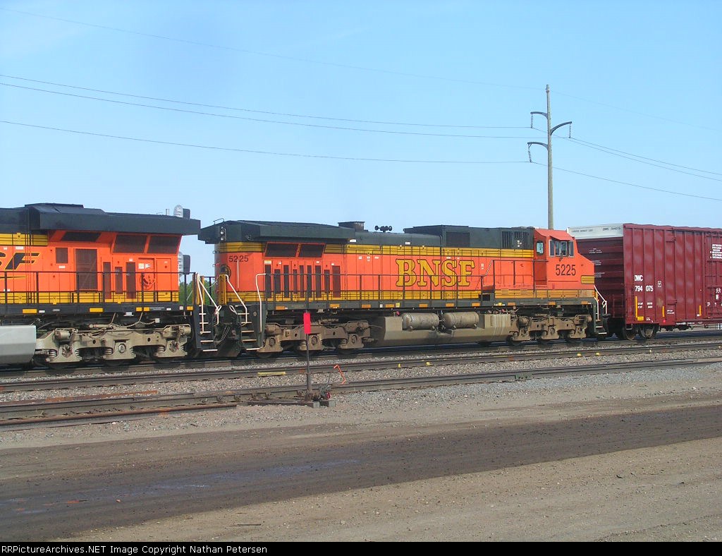 BNSF 5225